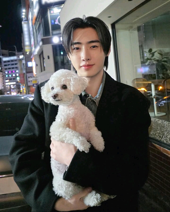 ENHYPEN Community Post - Sunghoon con Gaeul 🥹 es muy lindoo