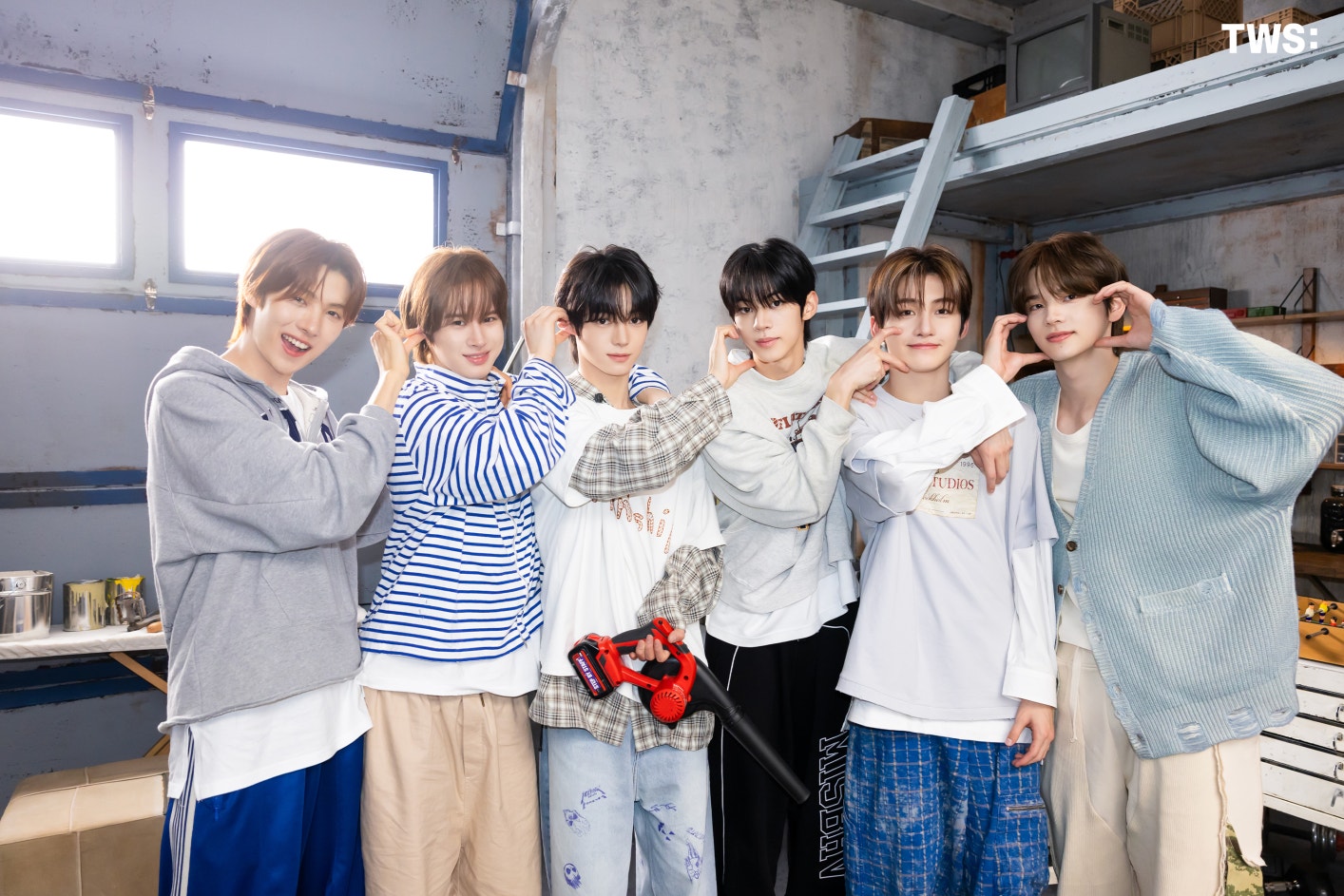 Weverse TWS Image - TWS (투어스) '마음 따라 뛰는 건 멋지지 않아?' Photo Sketch