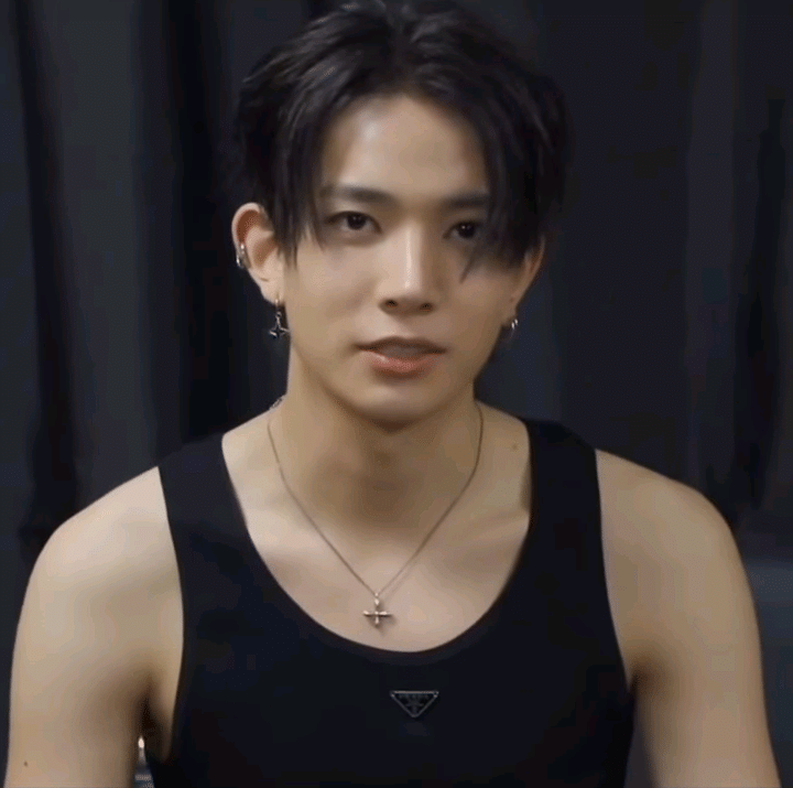 ENHYPEN Community Post - Simplemente enamorada de éste hombre tan hermoso 😫