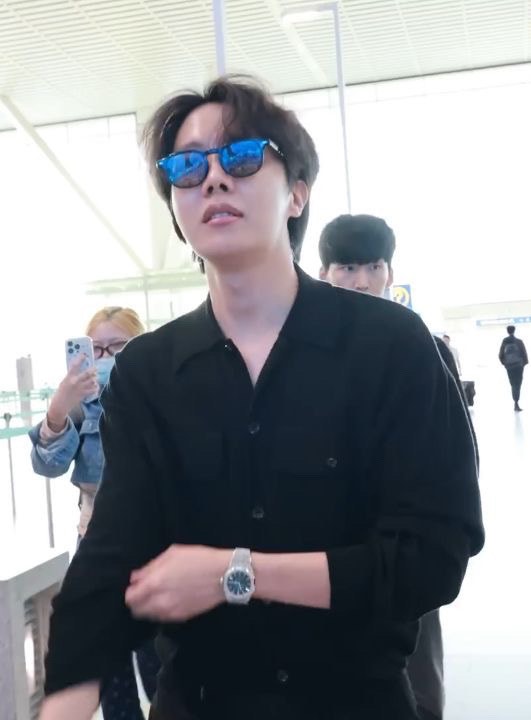 BTS Community Post - Hey Bruh….you looked so hot in this fit!!🖤 I mean ...