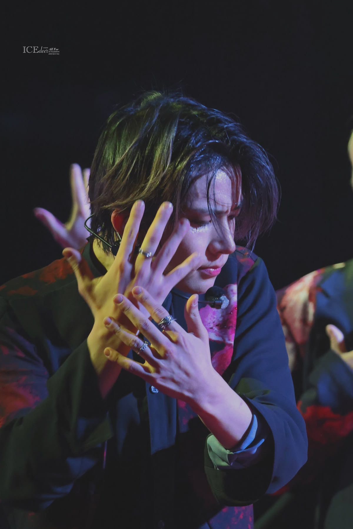 ENHYPEN Community Post - heeseung ah your hands is so pretty , but ...