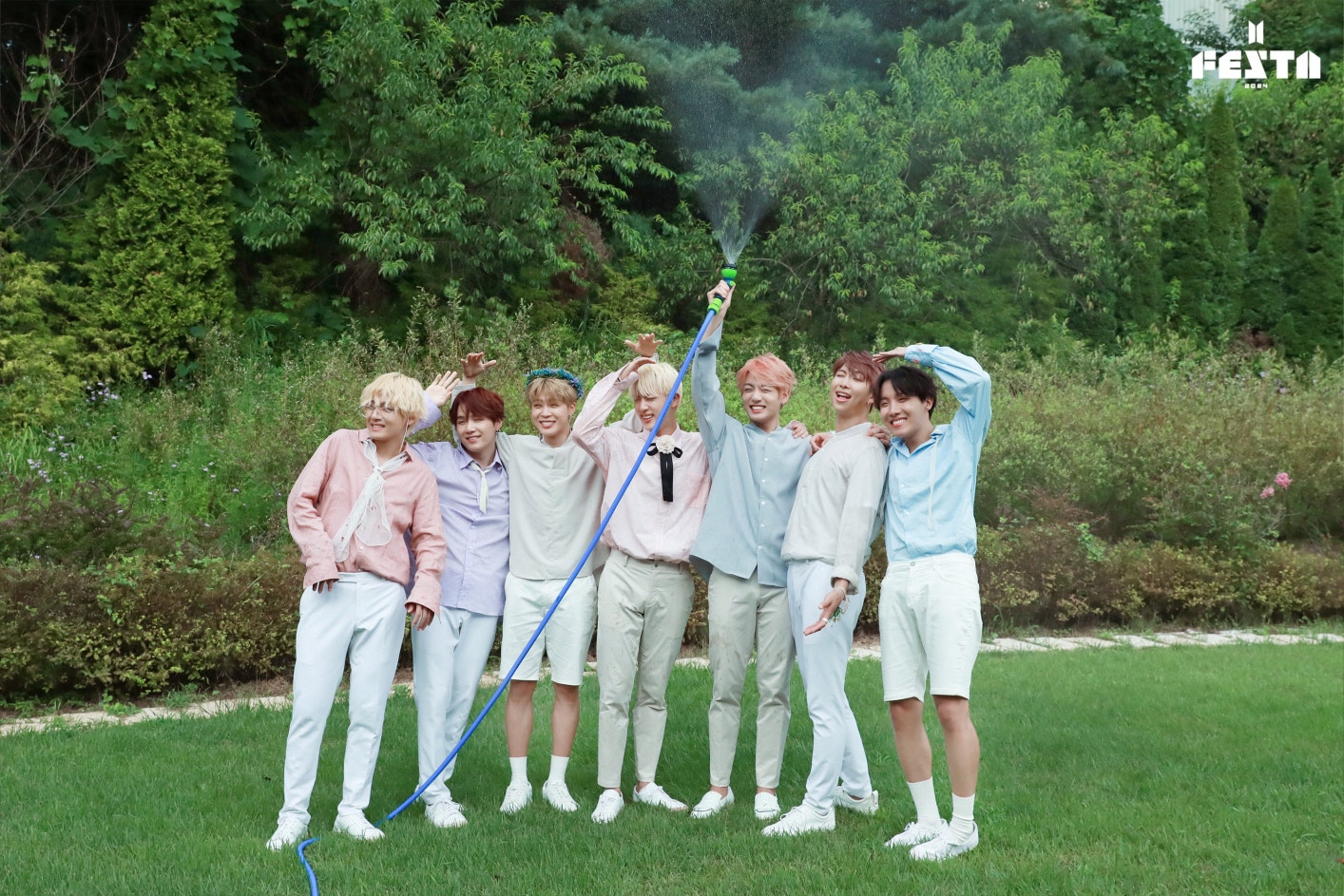 BTS Community Post - 밥은 잘 먹었어요? ここで変わらずにその日を待っていますね 私たち、笑顔で会いましょう ...