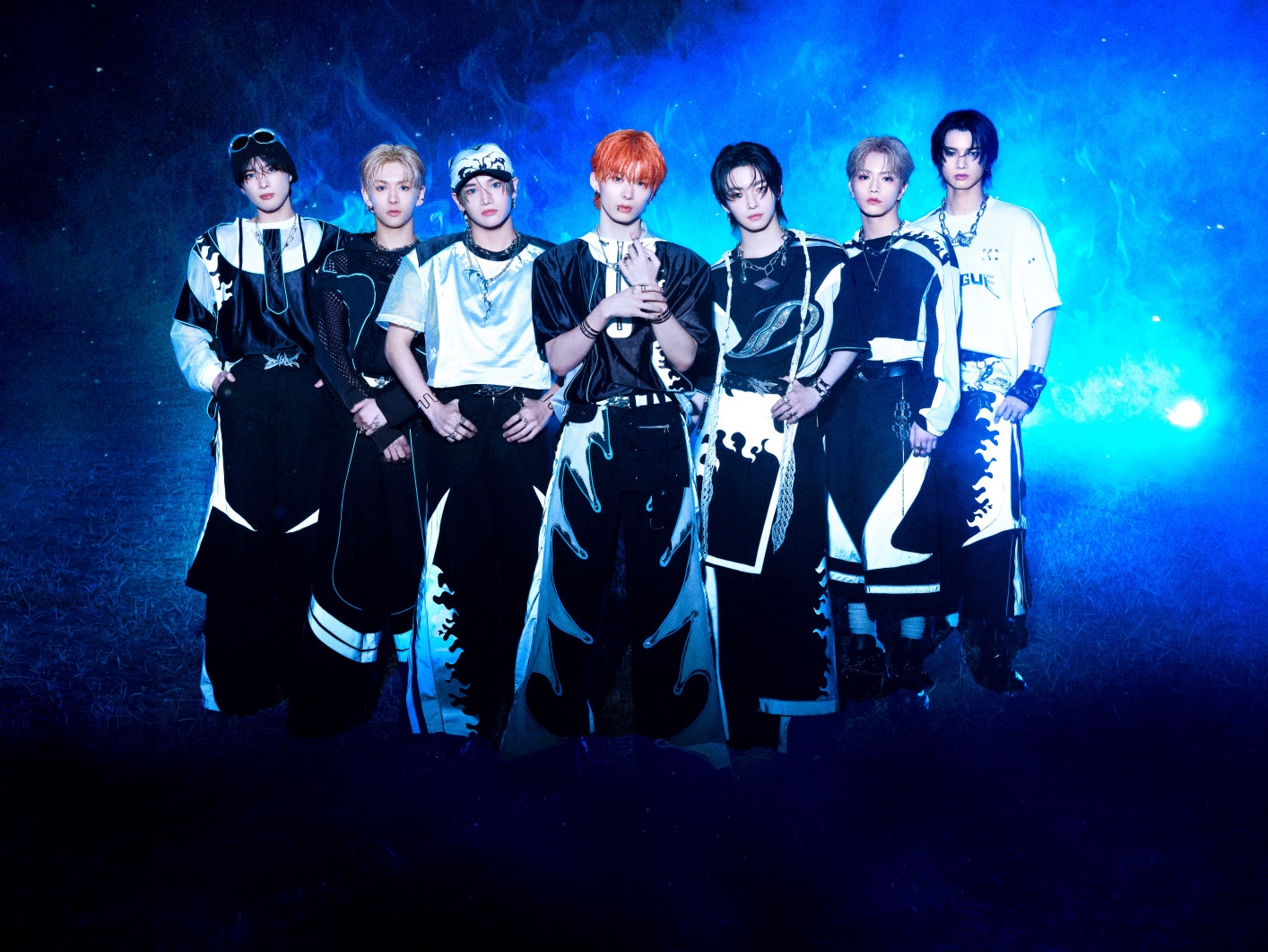 Weverse aoen Image - aoen 'The Blue Sun' Concept Photo [#Night]