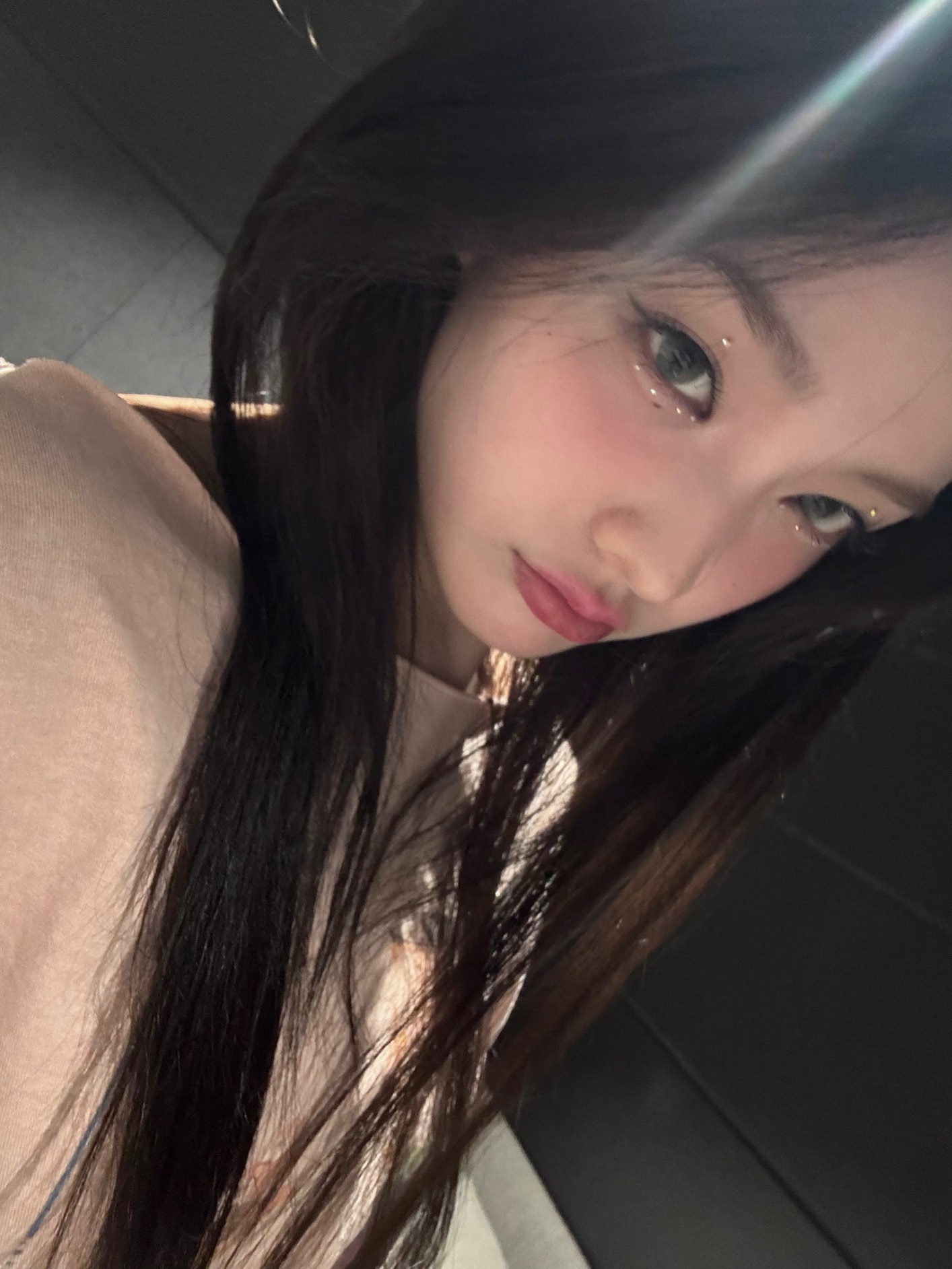Illit Community Post 오늘도 수고했어요옹~ 트렌드 웨이브 무대도 너무 너무 재밌었고 보러 와주신 분들