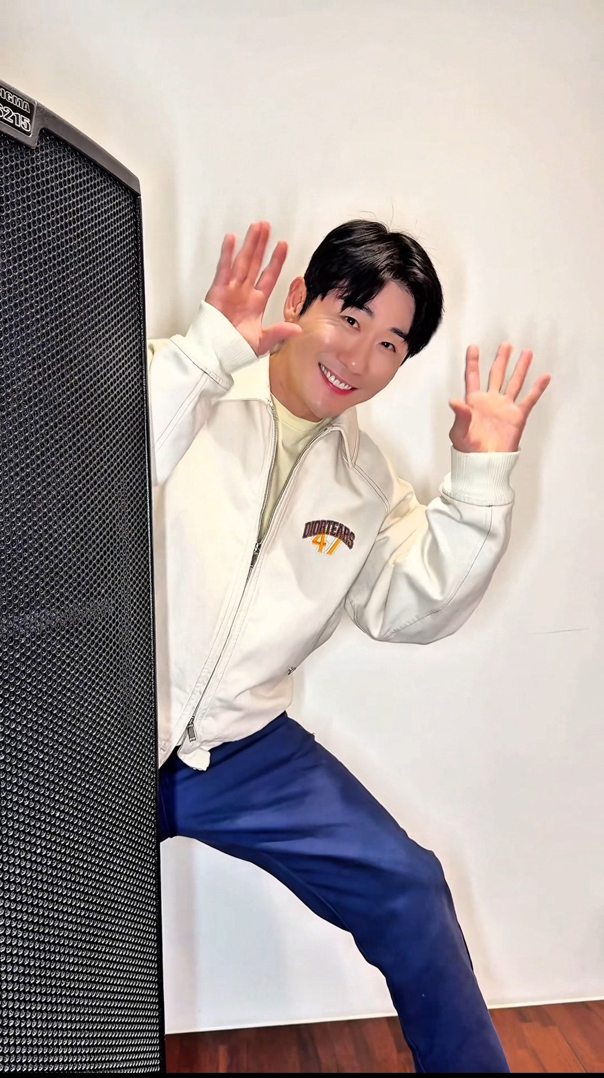 Weverse YOUNGTAK Media - 빼꼼탁 등장!👀 - 𝟳 𝗗𝗔𝗬𝗦 𝗦𝗛𝗢𝗥𝗧-𝗙𝗢𝗥𝗠