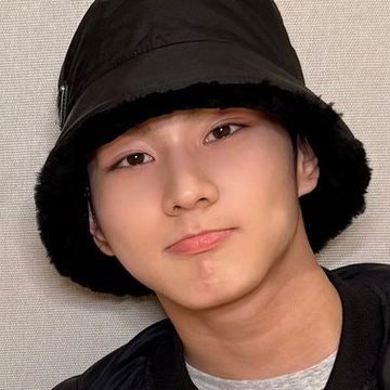 ENHYPEN Community Post - BLACK HAIR JUNGWON IS BACK😭🖤