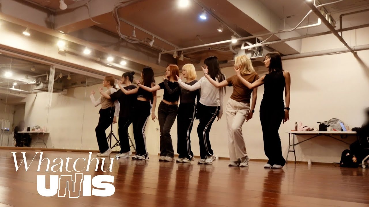 Weverse UNIS Media - Whatchunis | EP.42 ROOT 쌤과 함께하는 ‘SWICY’ 🤟🏻 Dance Practice Behind the Scenes