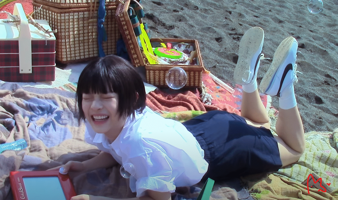 NewJeans Community Post - Hi guys~~~ 👖 ️🐰 Our fandom name is Bunnies(BN). Welcome all Bunnies to ...