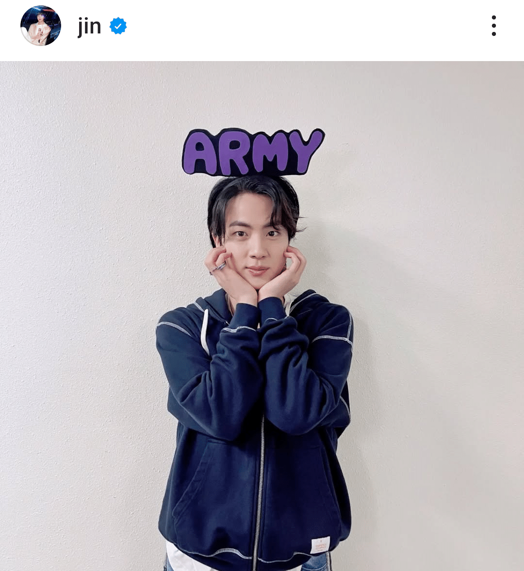 BTS Community Post - JINｸﾝおはよ〜☀ 心ザワザワしたけど・・ 私 わかってるっ！！ JINｸﾝの1番はARMYだってこと ️ 今日も大好きだよぉ〜🥰 ★ ...