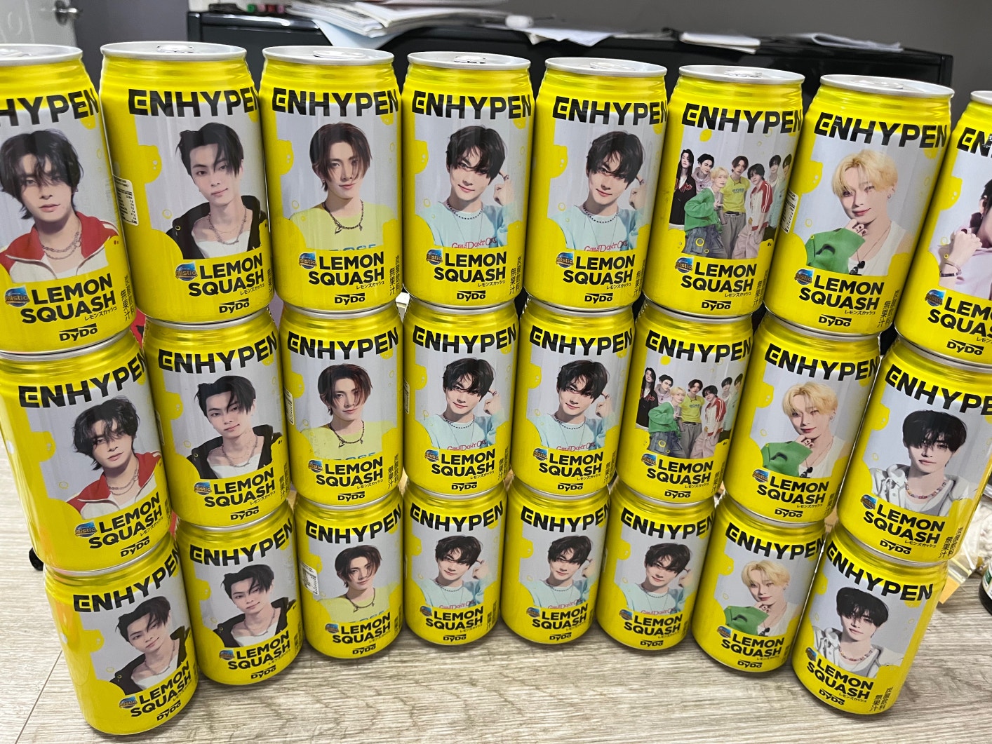 ENHYPEN Community Post - 知道香港有得卖之后直接过去拿下一箱扛回家