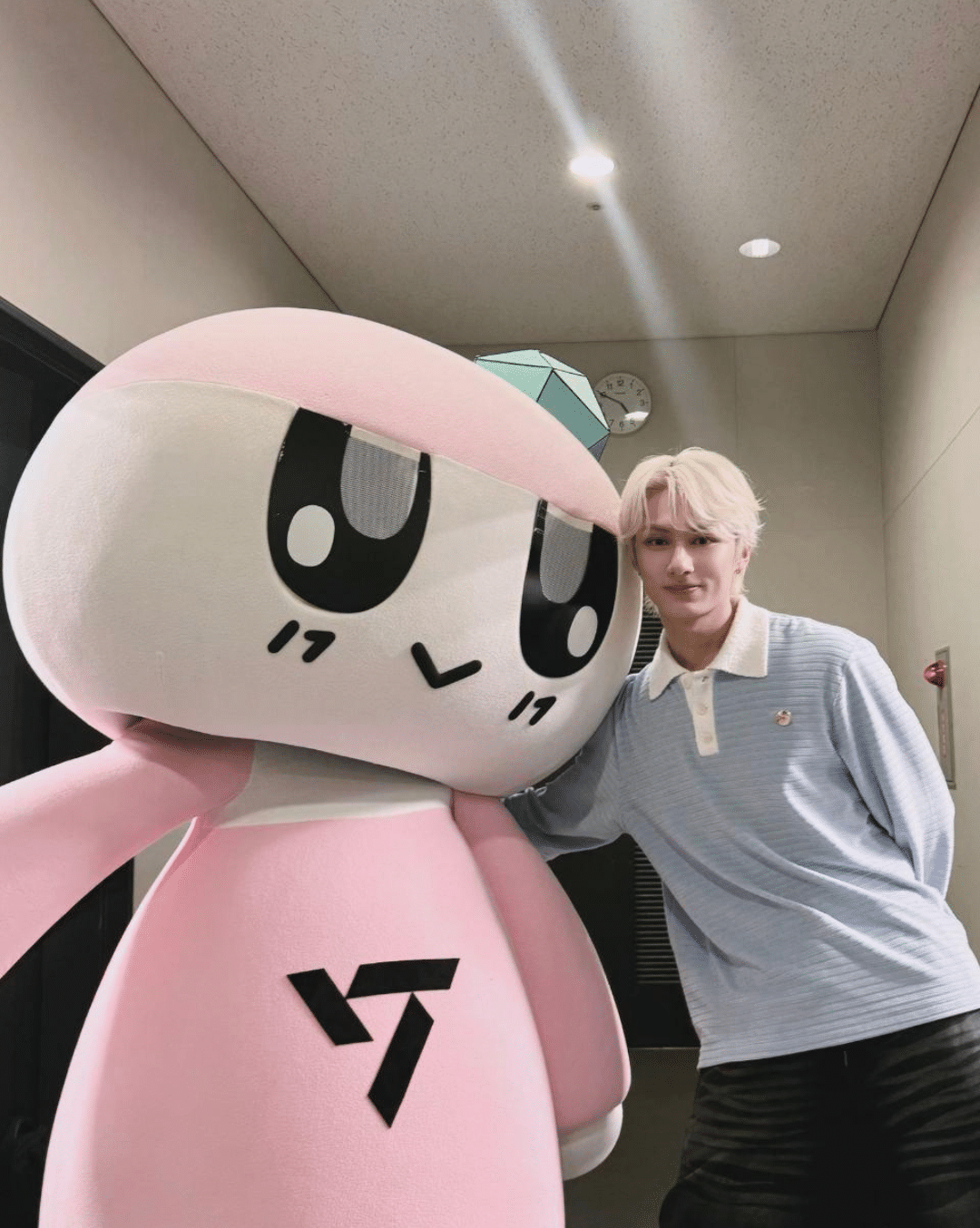 SEVENTEEN Community Post - tão pitico 🥹🥹🥹 parecendo um bebê