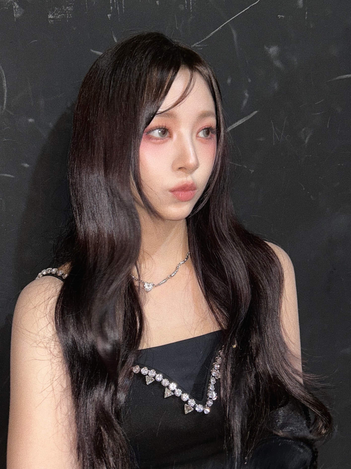 FIFTY FIFTY Community Post - 이번주는 시크한 하나를 보실 수 이씁니다. 😎 - HANA