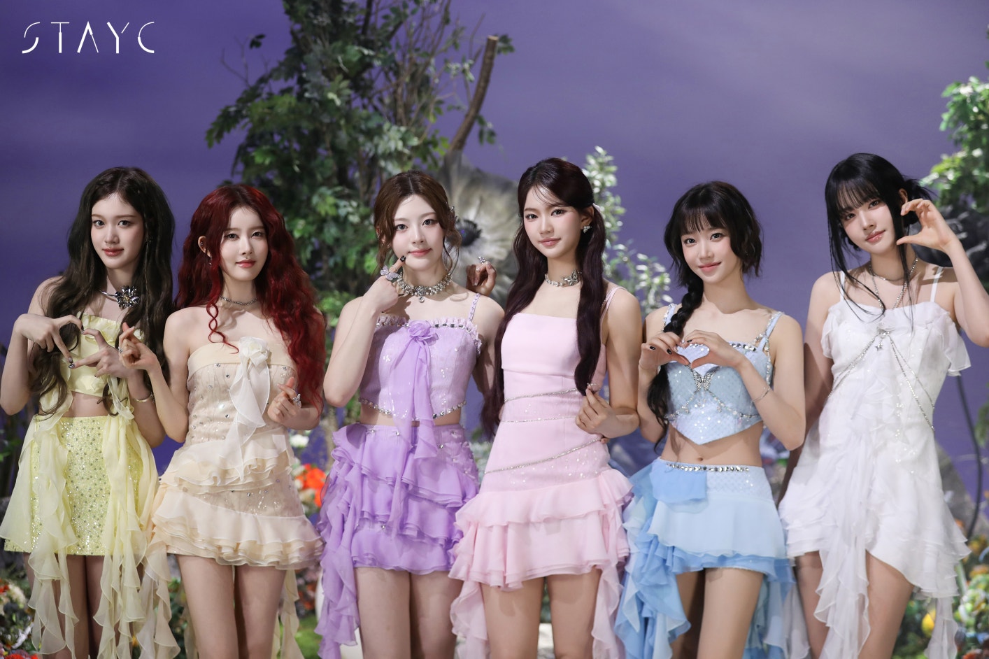 Weverse STAYC Image - 2025 STAYC TOUR [STAY TUNED] VCR Photo Behind