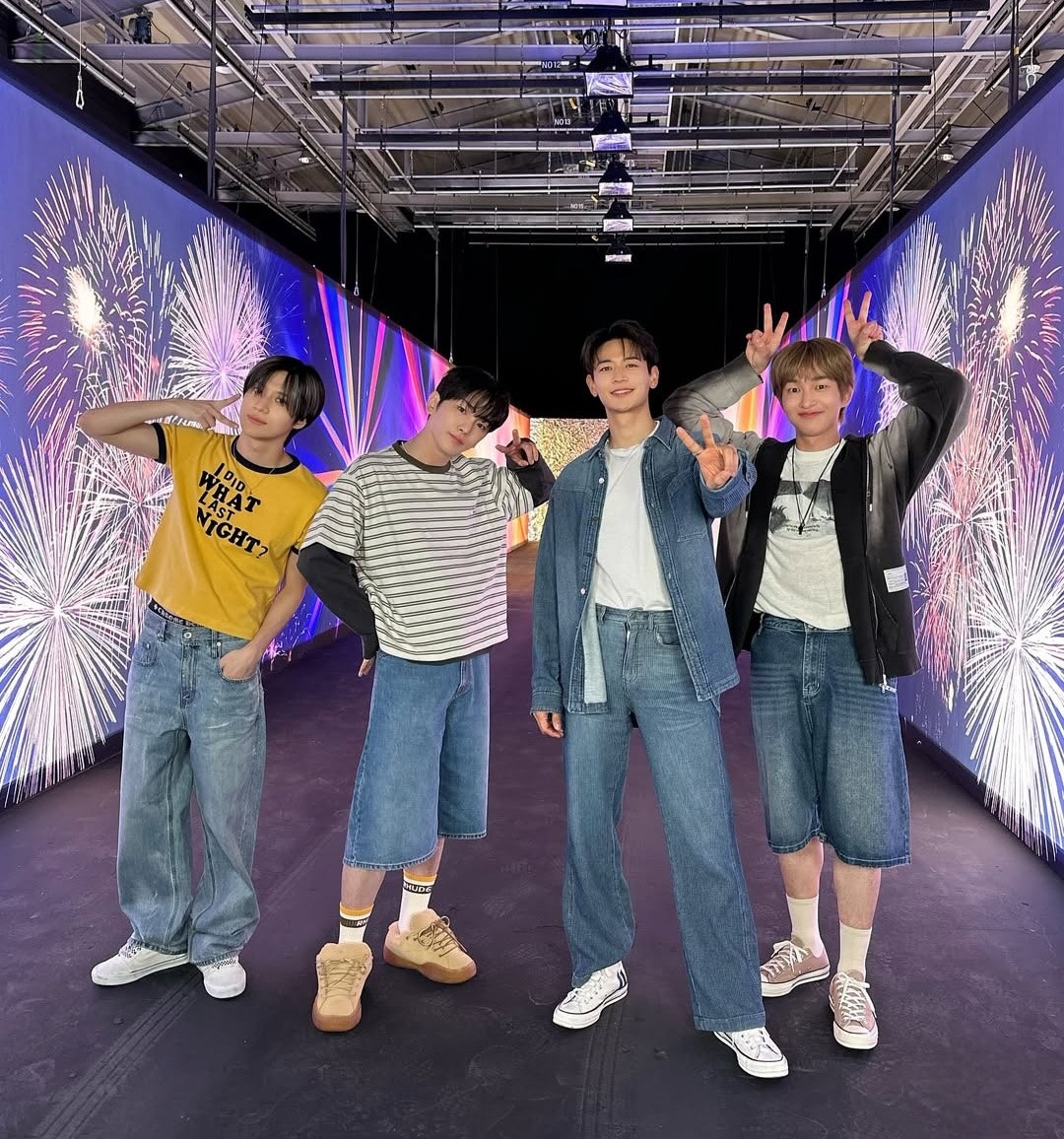 SHINee Community Post - #to_taemin What did you last night??🤔😄 ... I'm so curious ^^ 🫶🏻🫶🏻🫶🏻🫶🏻🫶🏻