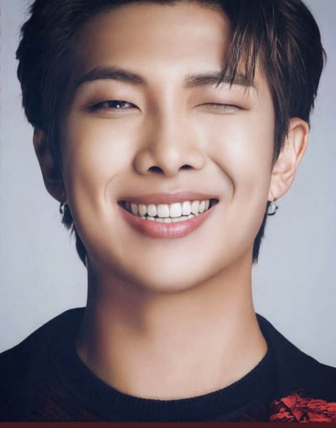 BTS Community Post - RM, AMAS에서 우승해서 너무 자랑스러워요. 정말 기뻤어요. 축하해요, 나의 리더 ...