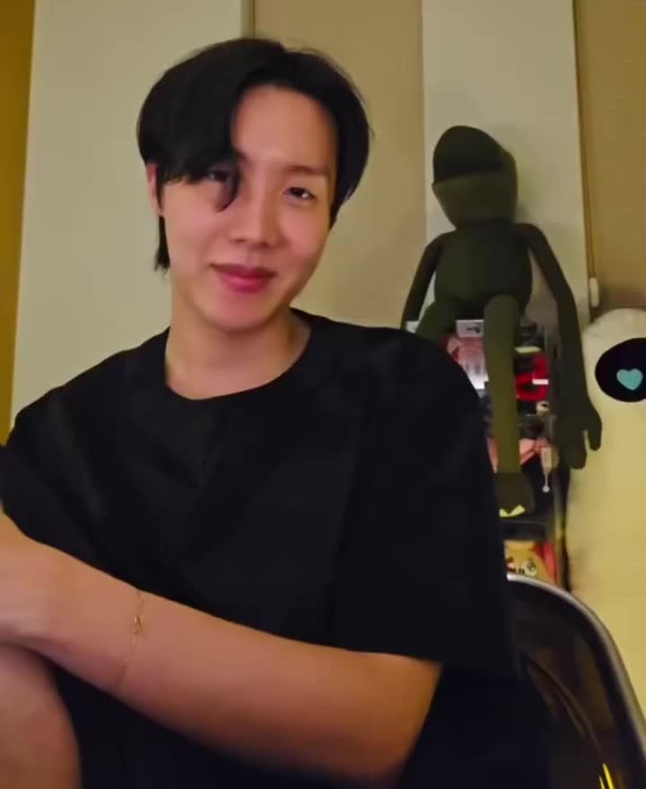 BTS Community Post - 🐿️ “The photo will be released today” Look at his ...