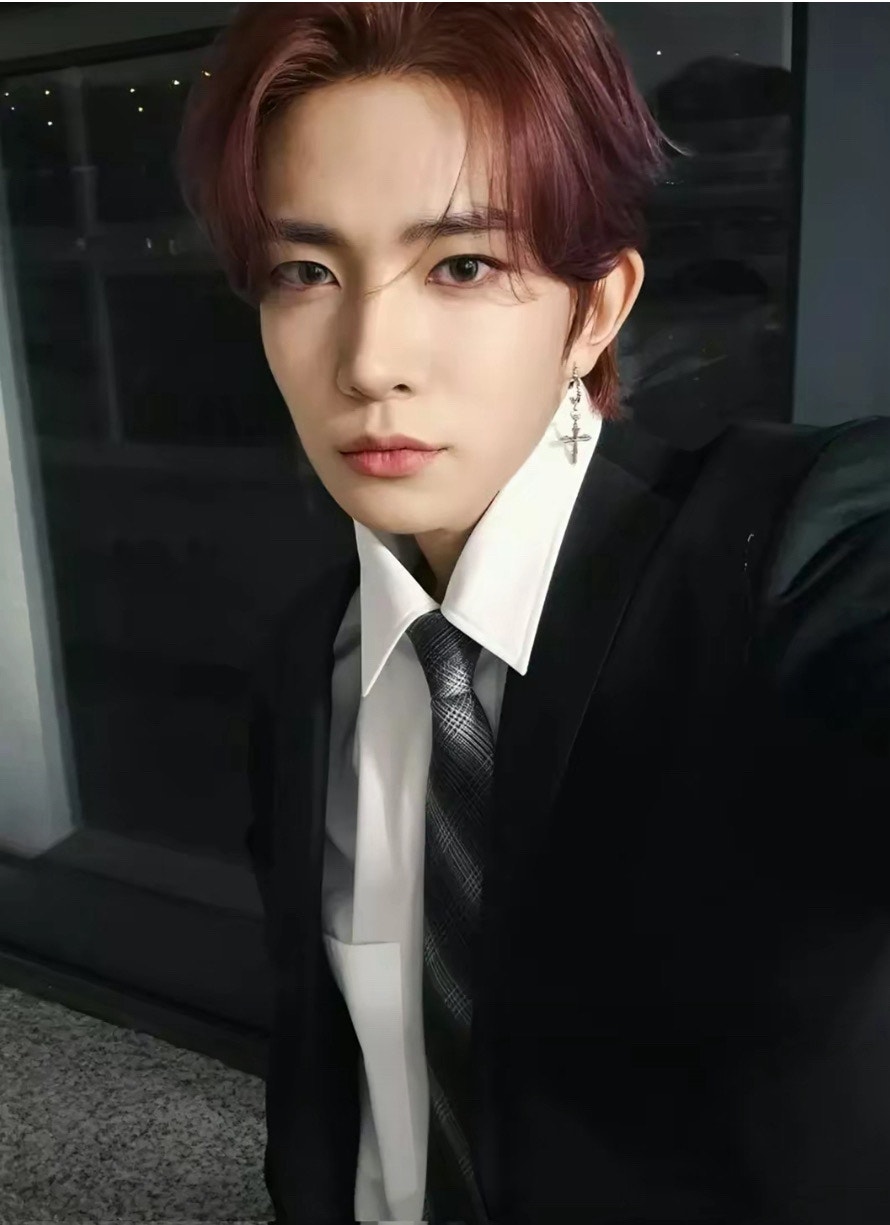 ENHYPEN Community Post - HEESEUNG 🍍🍍🍍