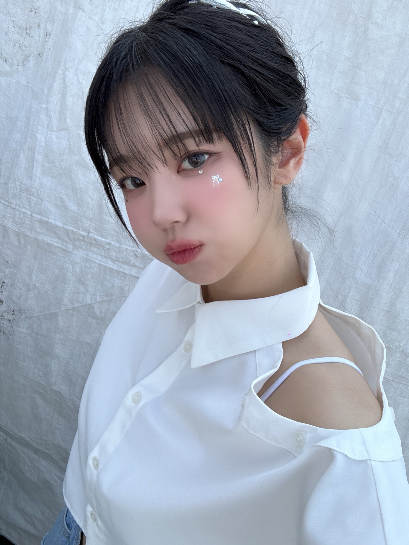 QWER Community Post - 2025 위버스콘 페스티벌 🤍 처음으로 함께한 위버스콘 페스티벌 !!! 공연장이 너무 드넓은 멋진 공간이어서 한번 설레고, 오랜만에 ...