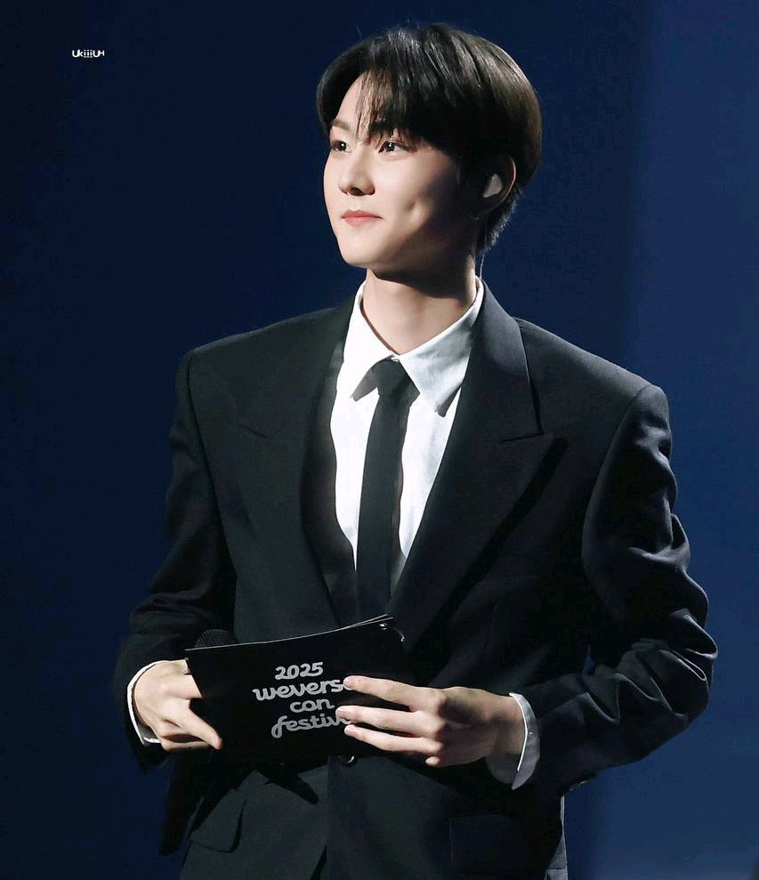 ENHYPEN Community Post - His dimple 🥹🩵🩷🤏🏻~~~