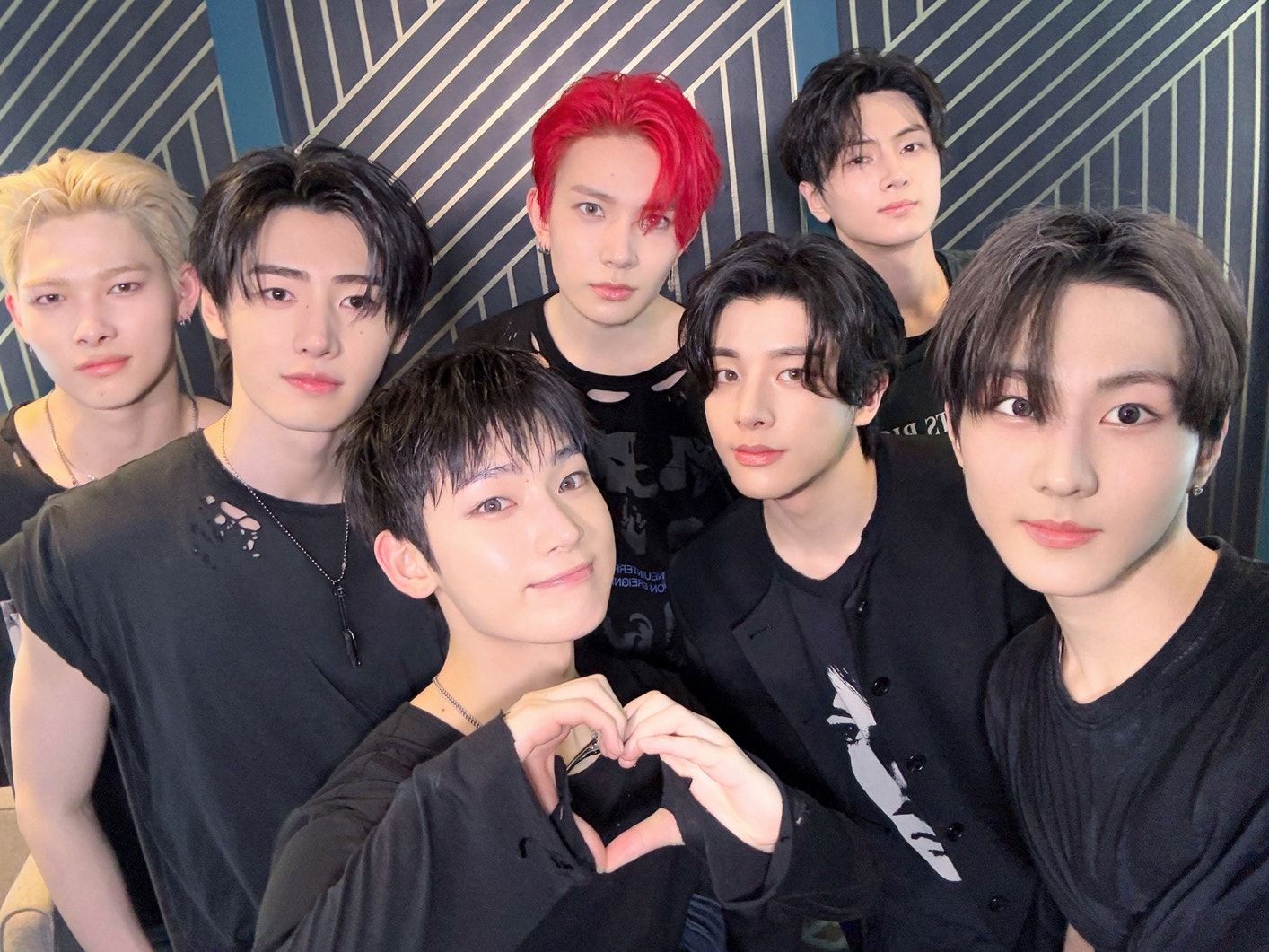 ENHYPEN Community Post - ENHYPEN OT7 FOREVER TOGETHER SLAYYY~🫠 ️‍🔥7️⃣🫂🖤🧿🎶