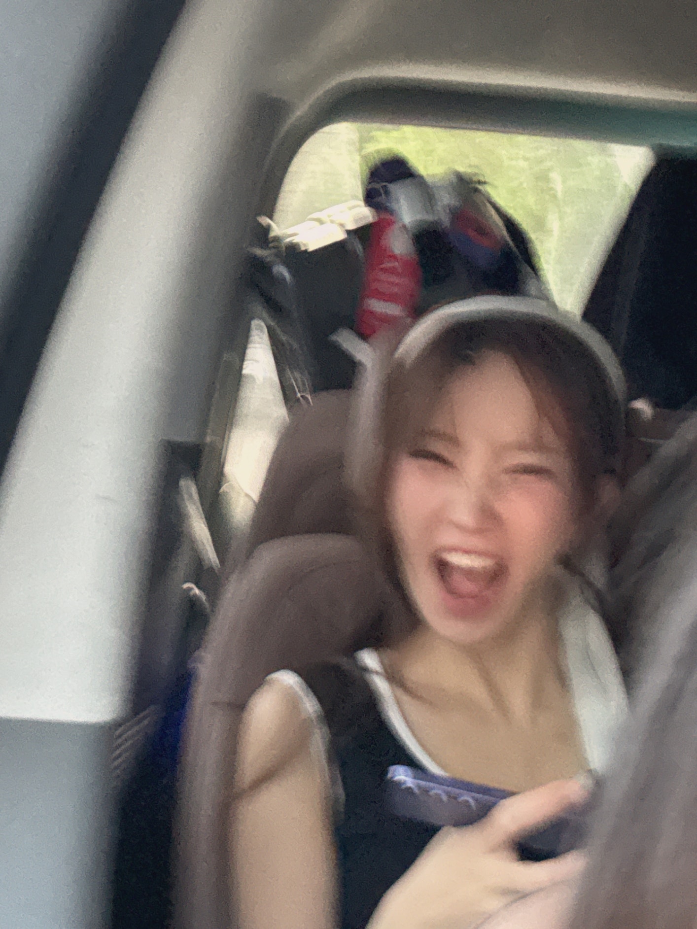 QWER Community Post - 젠타언니 생일^_^💕💕 사진 고르다보니 옛날까지 갔는데 참 언니는 한결같이 귀엽네 언니는 항상 재밌고 사랑스럽네ㅋㅋㅋ 애정도 많은 울 ...