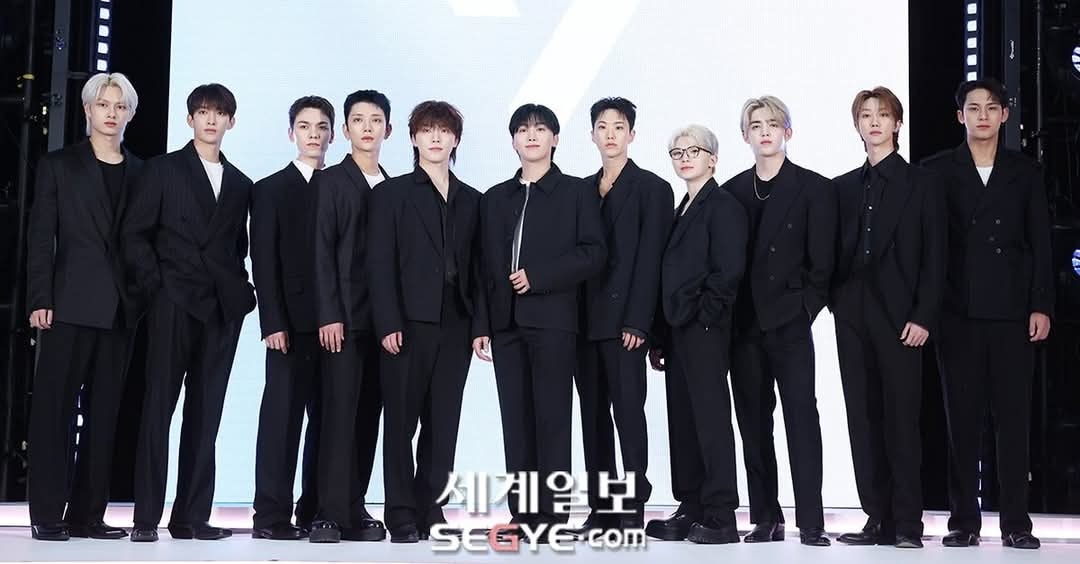 SEVENTEEN Community Post - so handsome my boys🖤 at the airbnb event