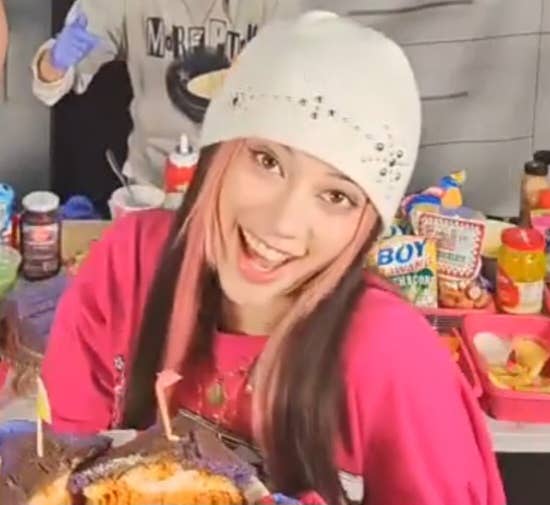 KATSEYE Community Post - megan core