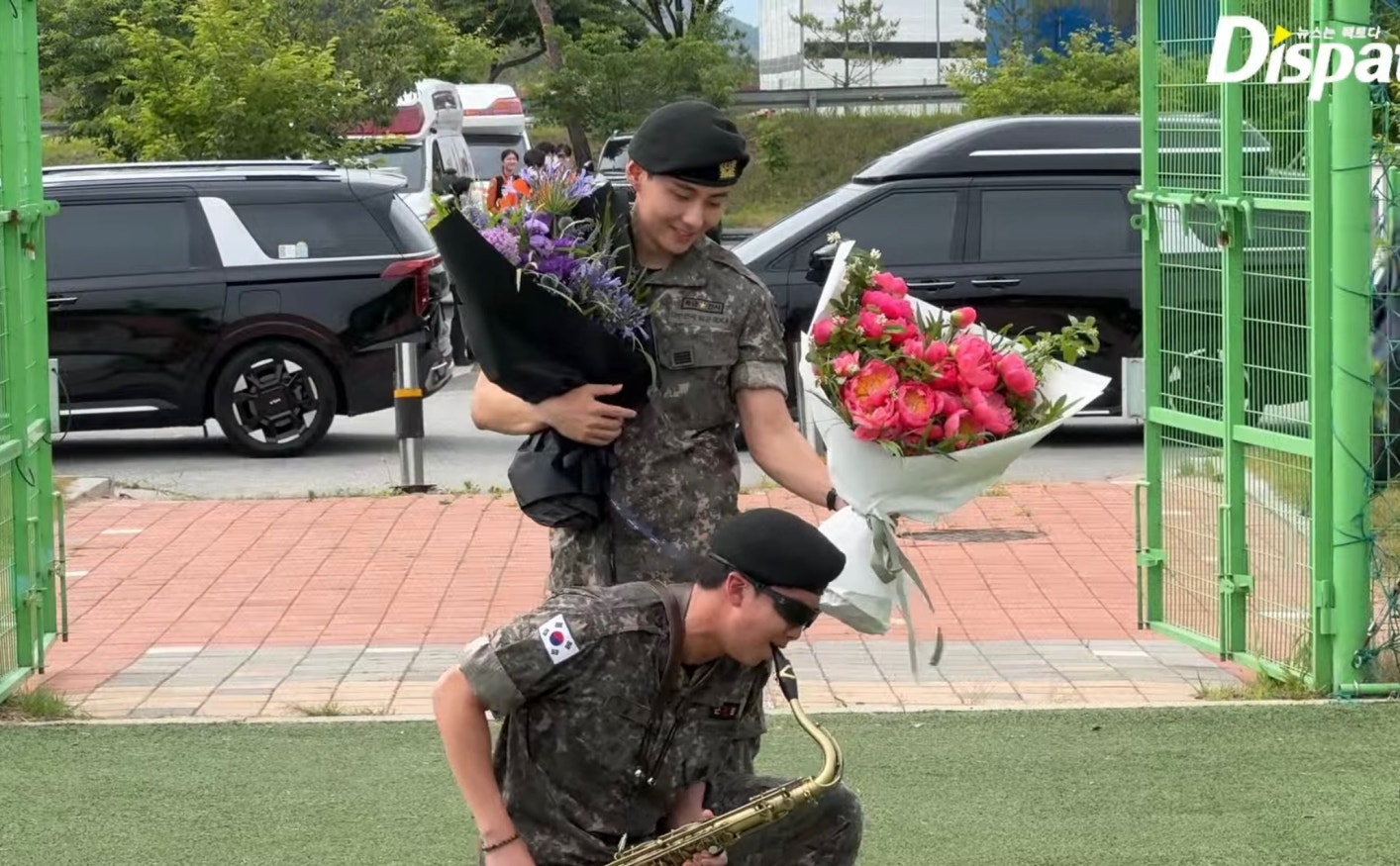 BTS Community Post - YAY！！！Welcome home💜 RM💜V💜ARE BACK🥳🥳🥳🥳