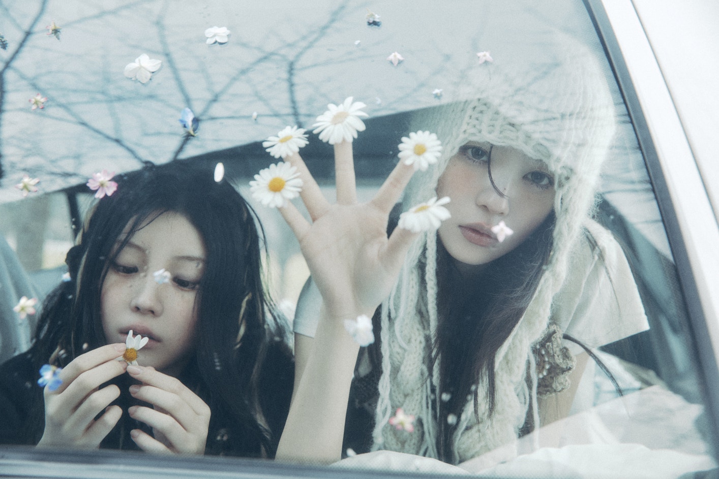 Weverse ILLIT Image - #ILLIT ‘bomb’ Concept Film (STAR BOMB Ver.)