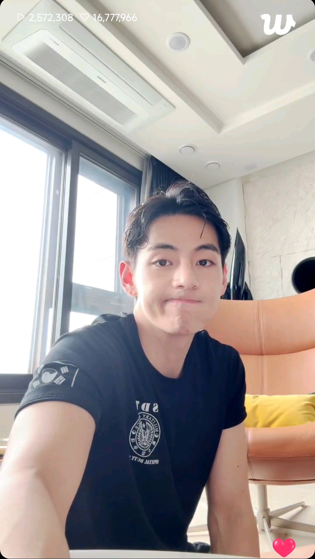 BTS Community Post - tae first live 😘😘😘i missed him lot💜💜💜love u 💜💜💜💜Ot7💜💜