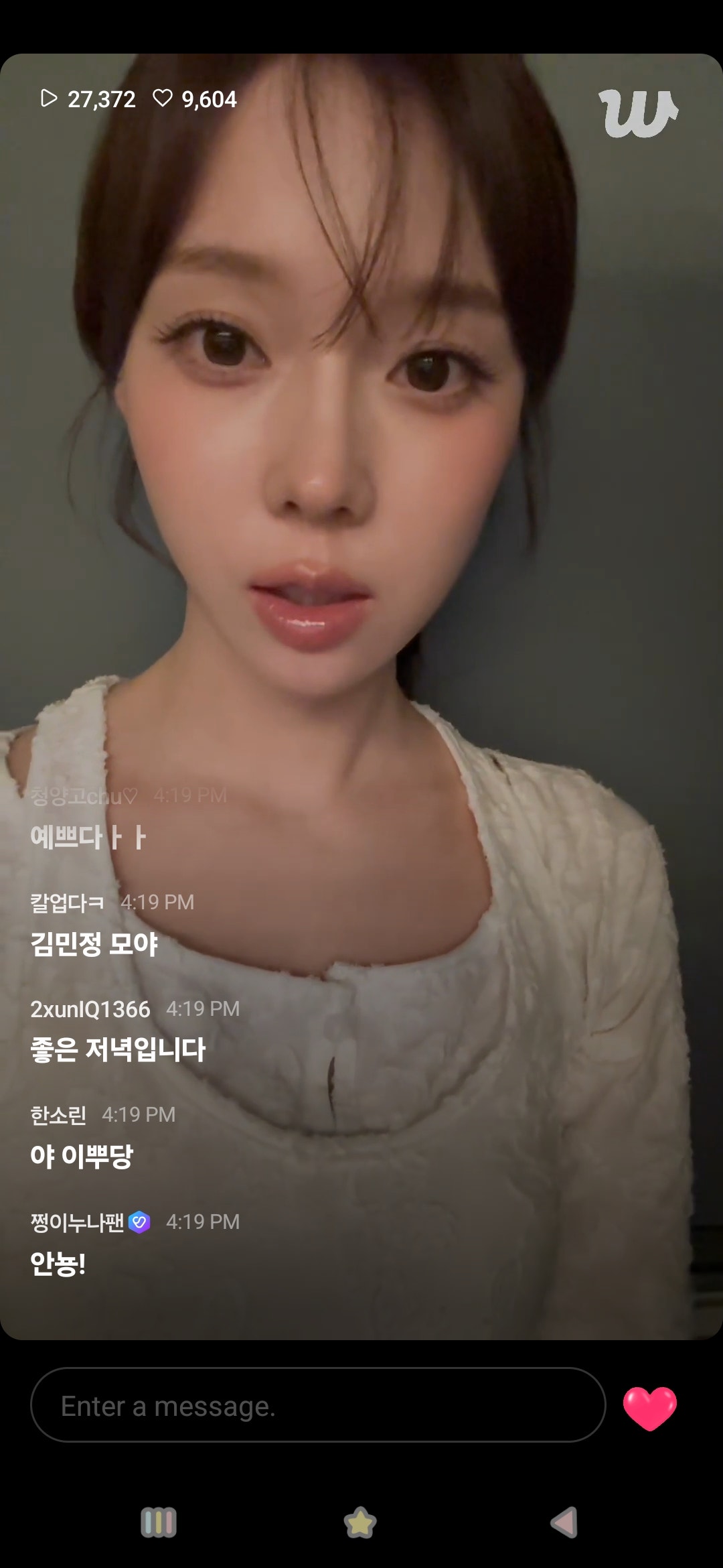 aespa Community Post - She's so cutee😭😭