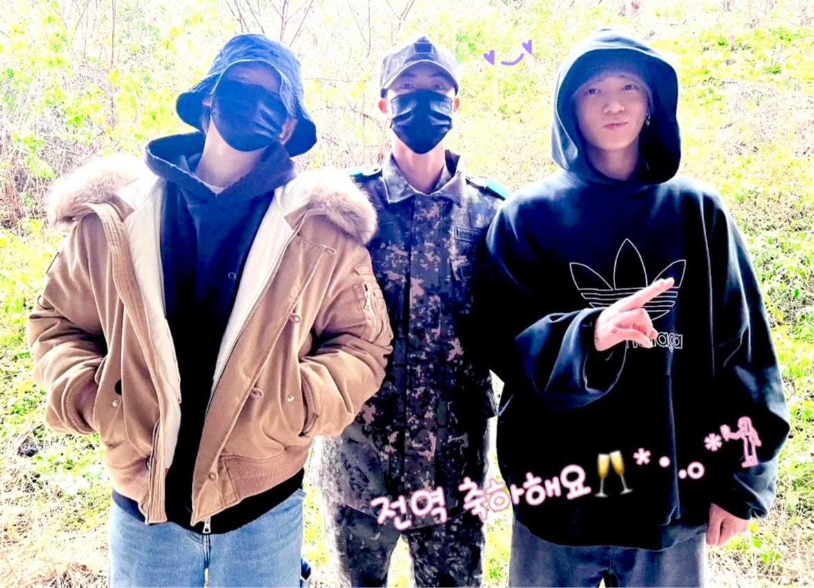 BTS Community Post - #Dear_jin_from_ARMY JIN🐹★━━━━ ★★★★★★ JIN이 있던 5사단에서 함께 노력하고 있던 2명🐥🐰 JIN의 소중한 ...