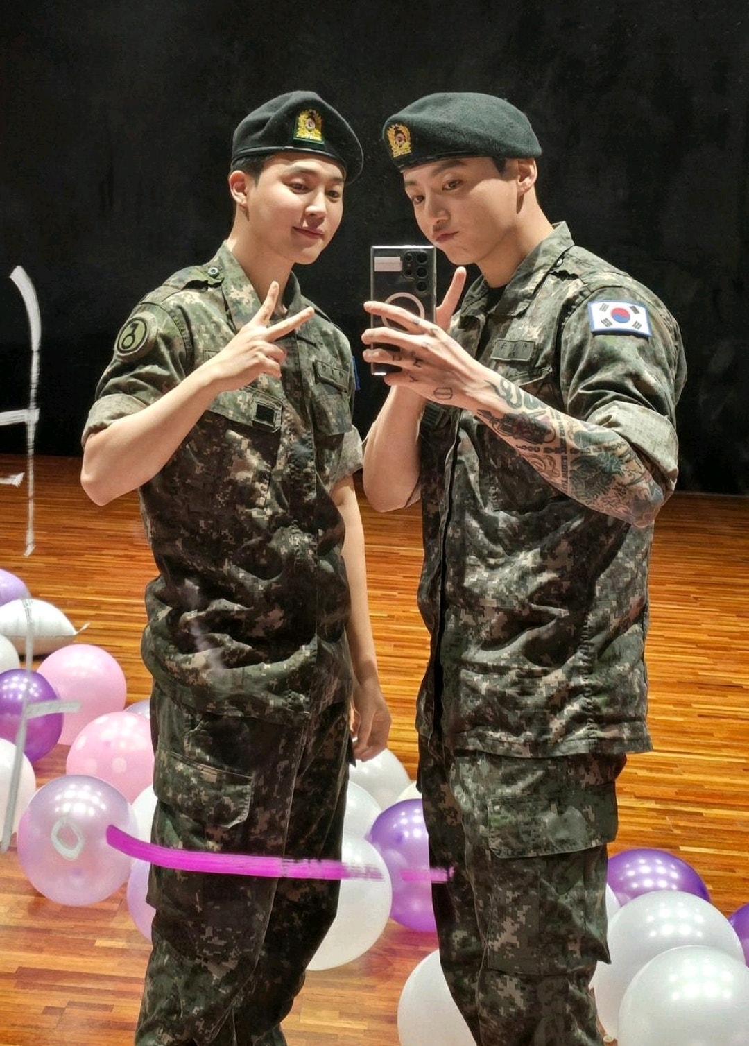BTS Community Post - welcome back jikook🥹💜💜💜🫂