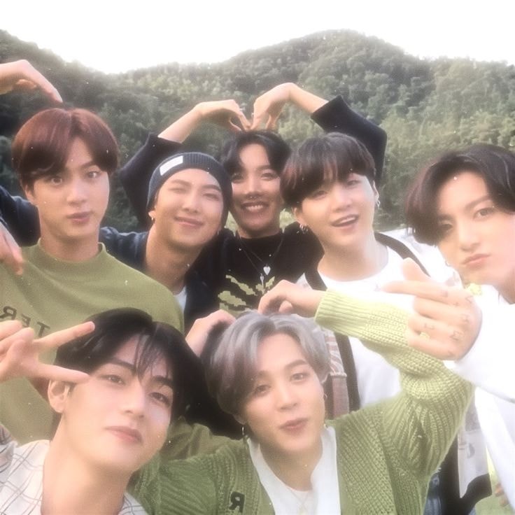 BTS Community Post - #2025BTSFESTA HAPPY BTS DAY 🥳🫶🏻💜🎀 BEST 12 YEARS 🧸🎀 💜