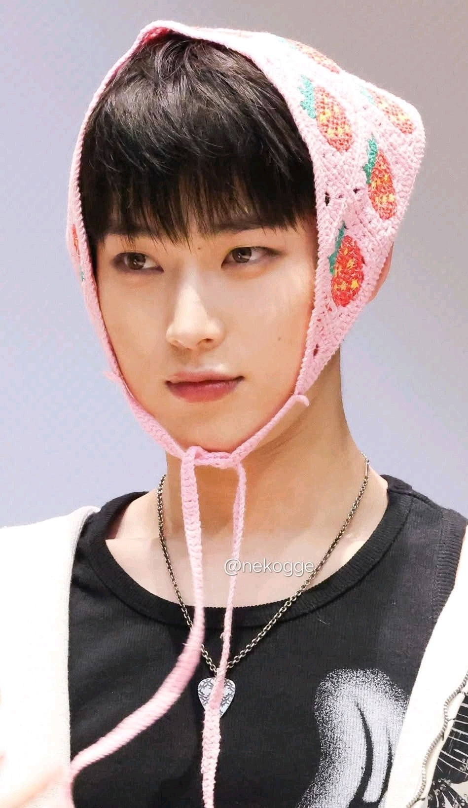 ENHYPEN Community Post - the difrent between Evan..and deonu 😅😅😅💜💜🥰