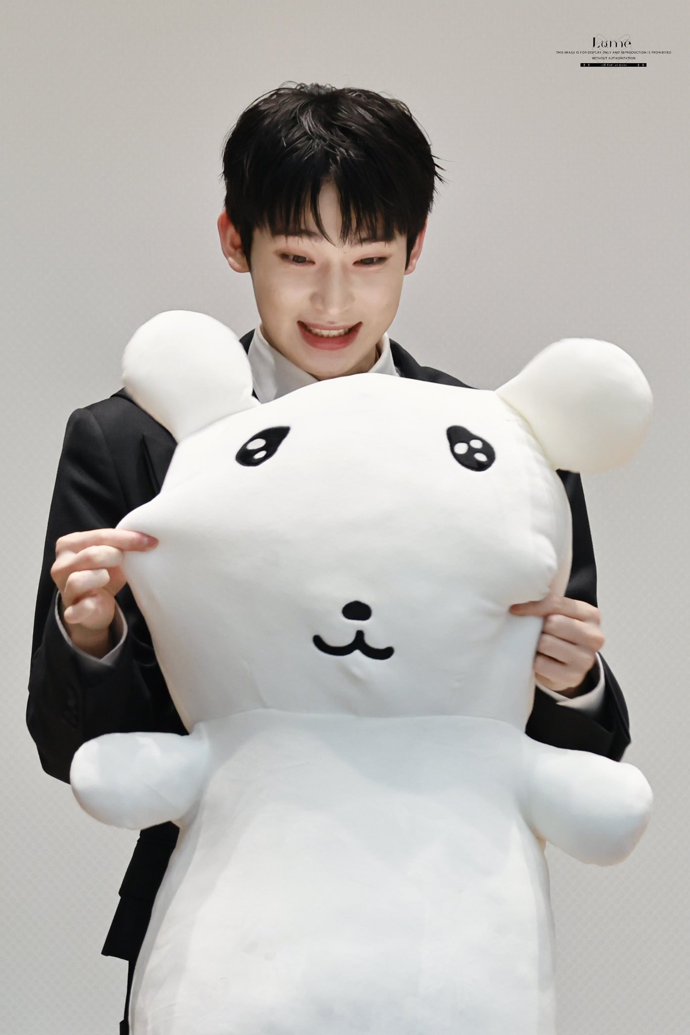 ENHYPEN Community Post - me with sunoo's cheeks😭🤏