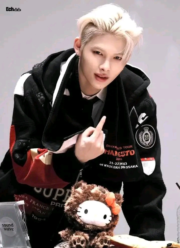 ENHYPEN Community Post - 🐆: “Hello kitty for me?” AMPP!!..🥹😭😭