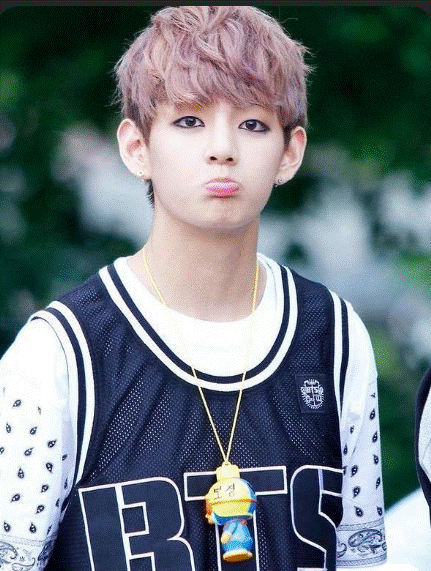 BTS Community Post - TELL ME HONESTLY WHO IS CUTE ME OR V_BUG! 💜💜💜