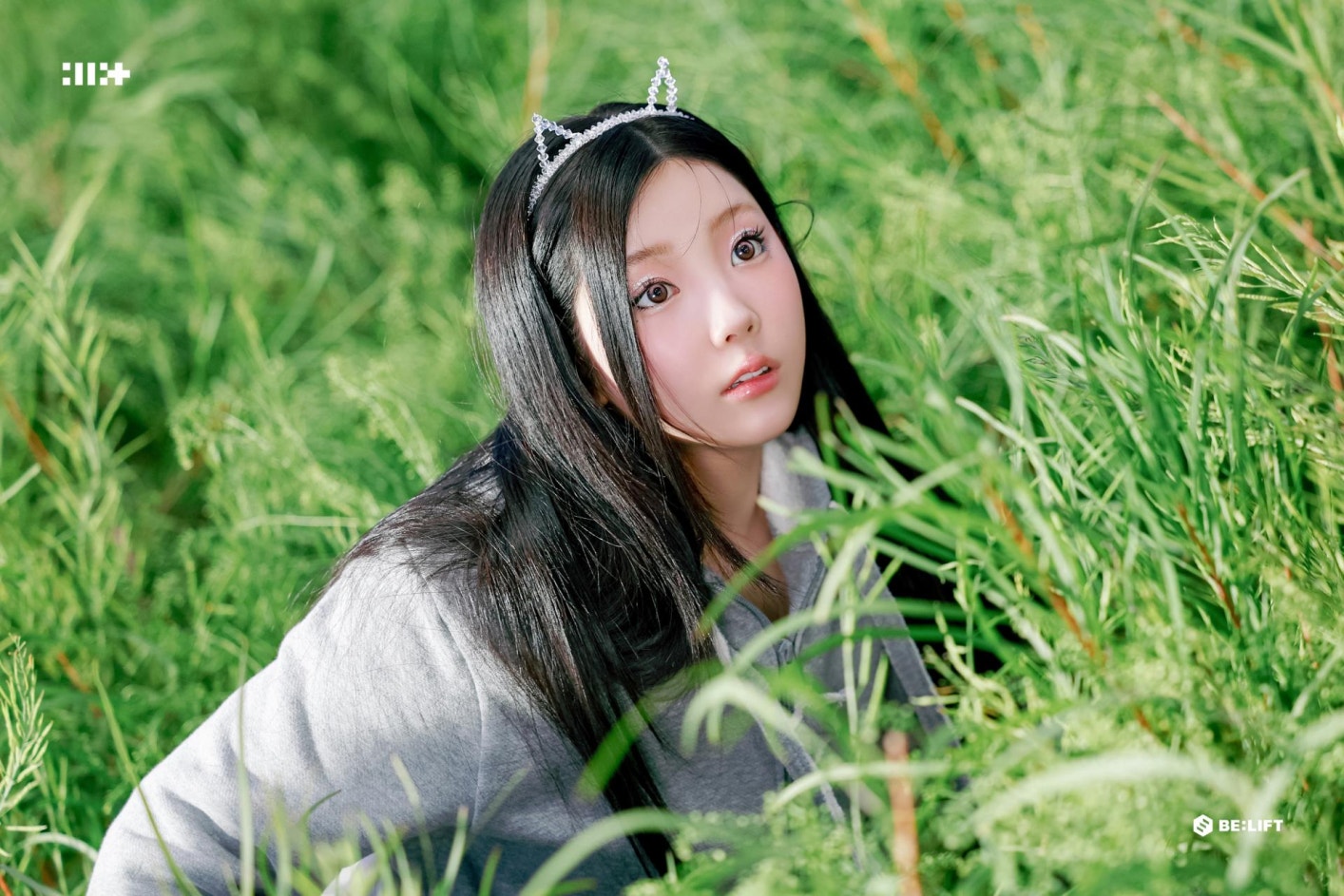 ILLIT Community Post - (reupload) #sparklyeyes #borrowedboots #hiha