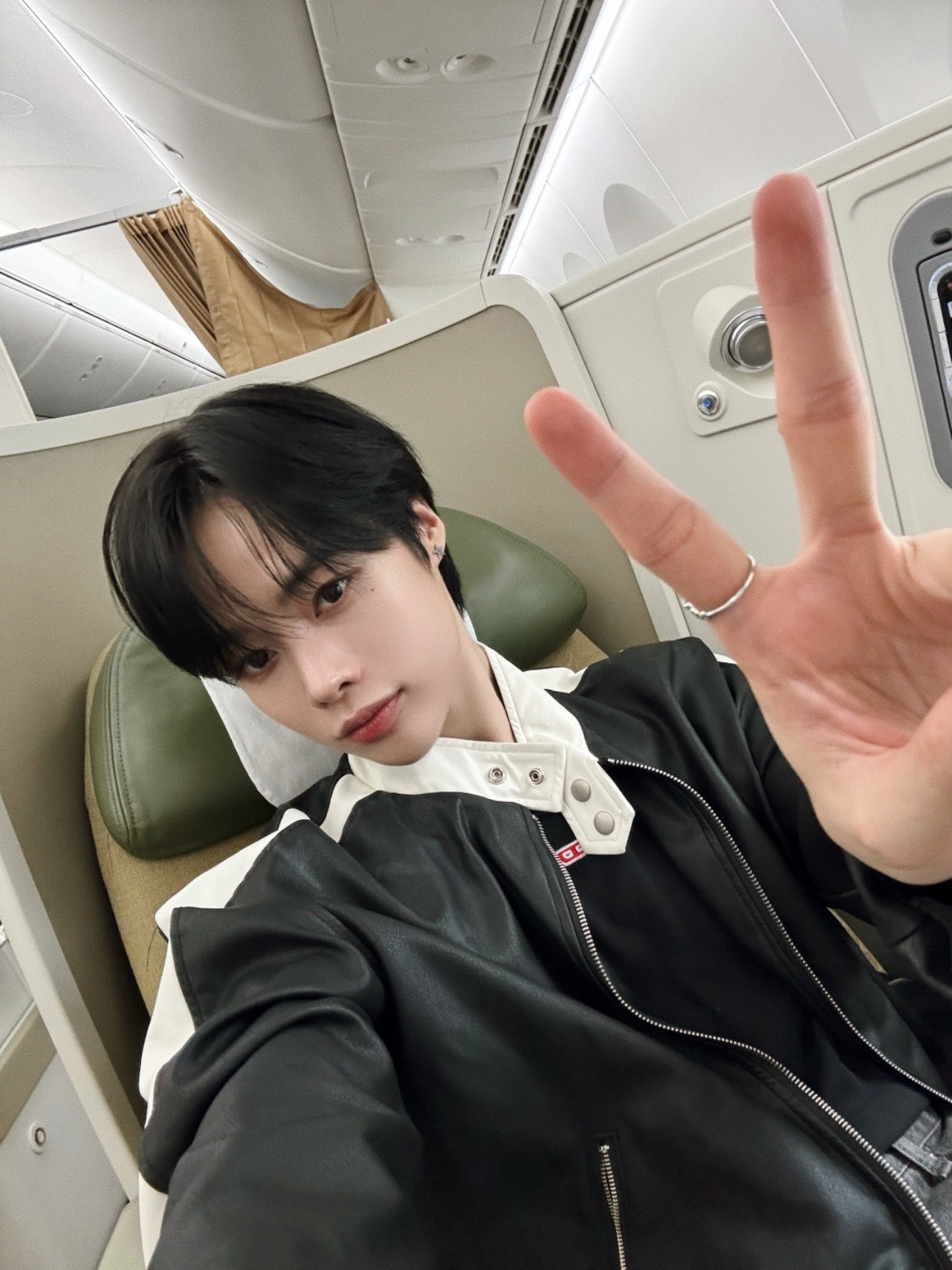 TEMPEST Community Post - Tui đến nơi an toàn rùi nha! 💓 - HANBIN