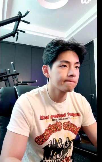 BTS Community Post - This expression 😙🤭