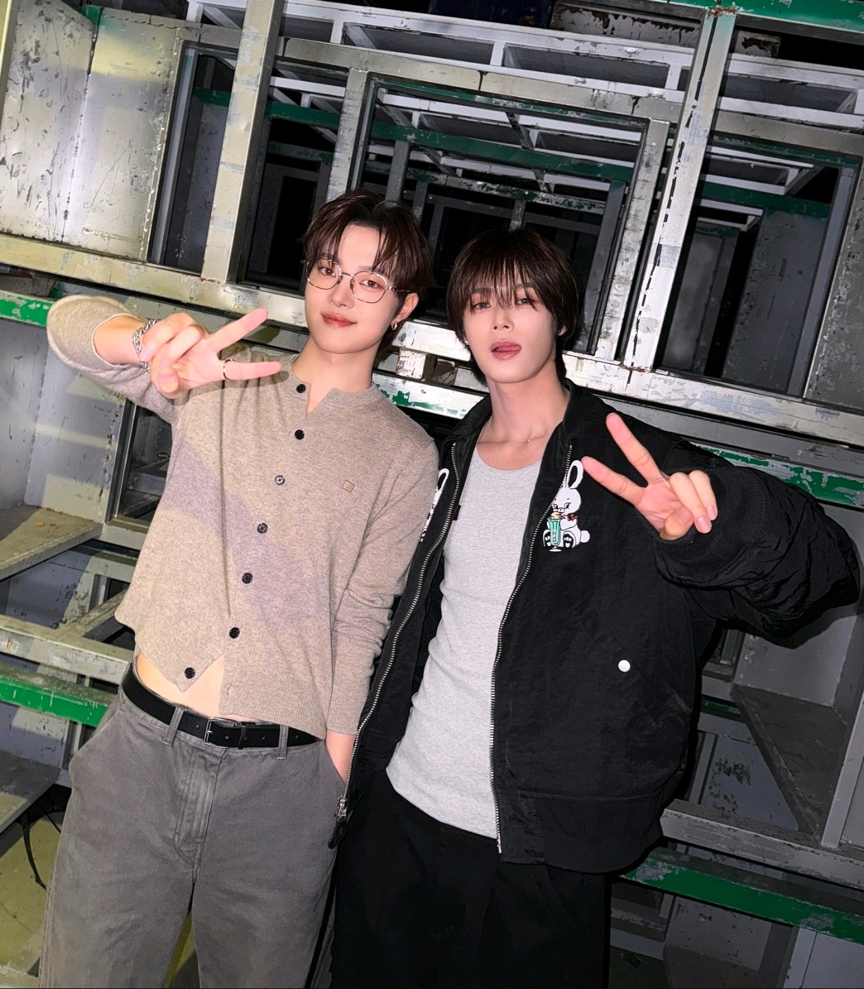 &TEAM Community Post - JUJU, YOUR CLOTHES😡☺ 셔츠 단추가 작동하지 않나요? #to_juju #to_ej