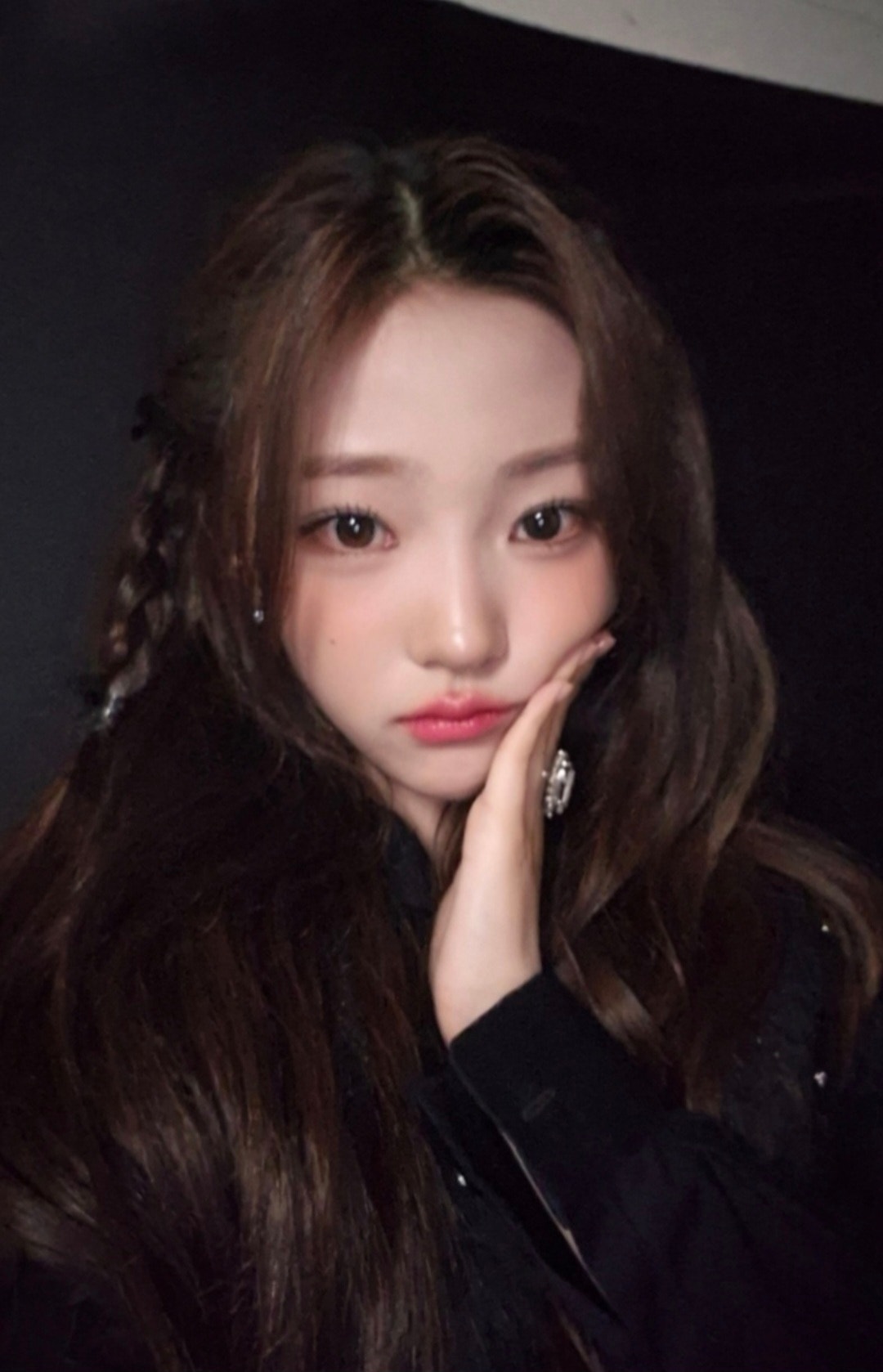 Hearts2Hearts Community Post - 검정색이 좋앙 ️‍🔥 - STELLA