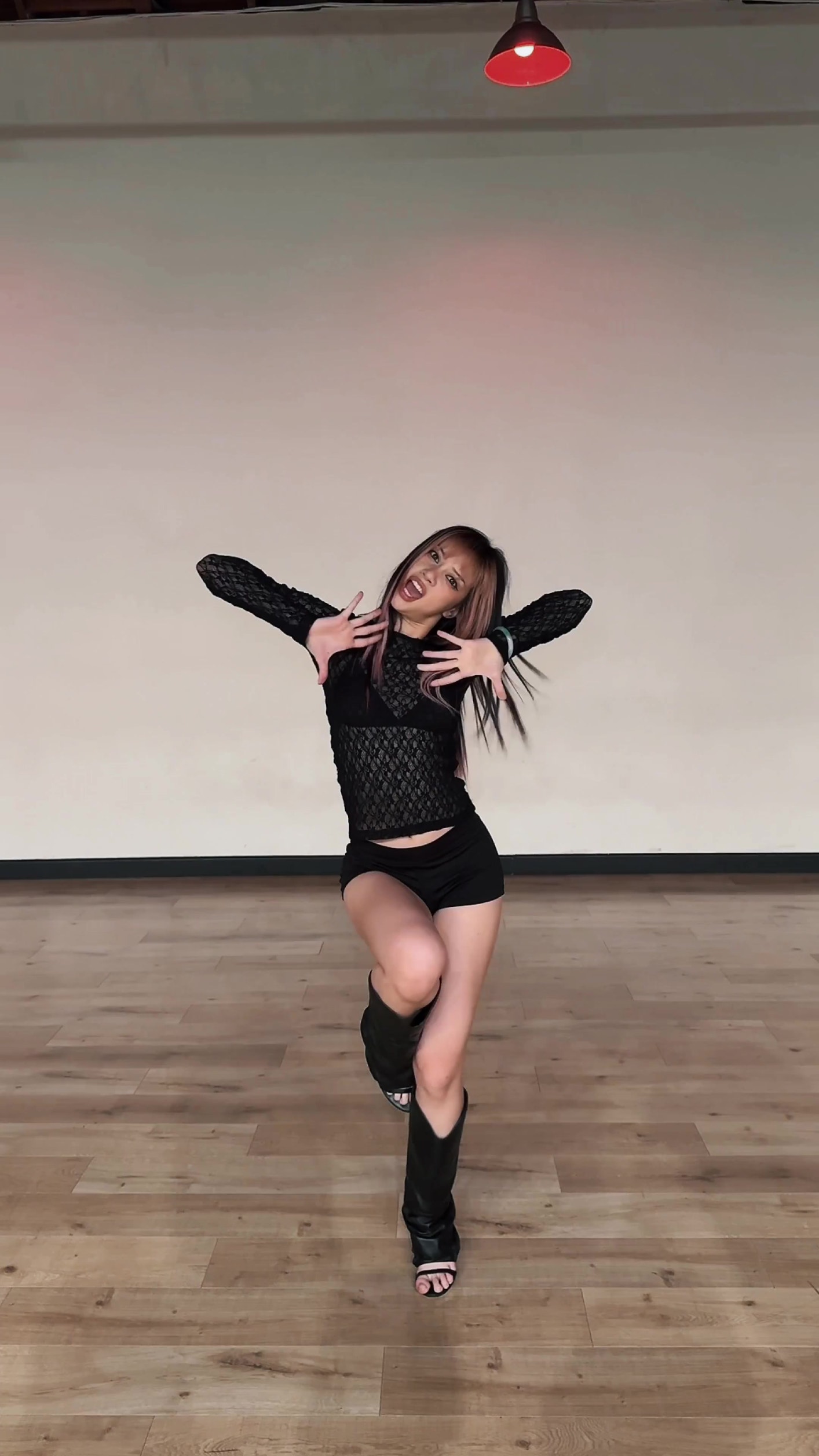 Weverse KATSEYE Media - mom!!!! Megan is dancing to Gabriela now
