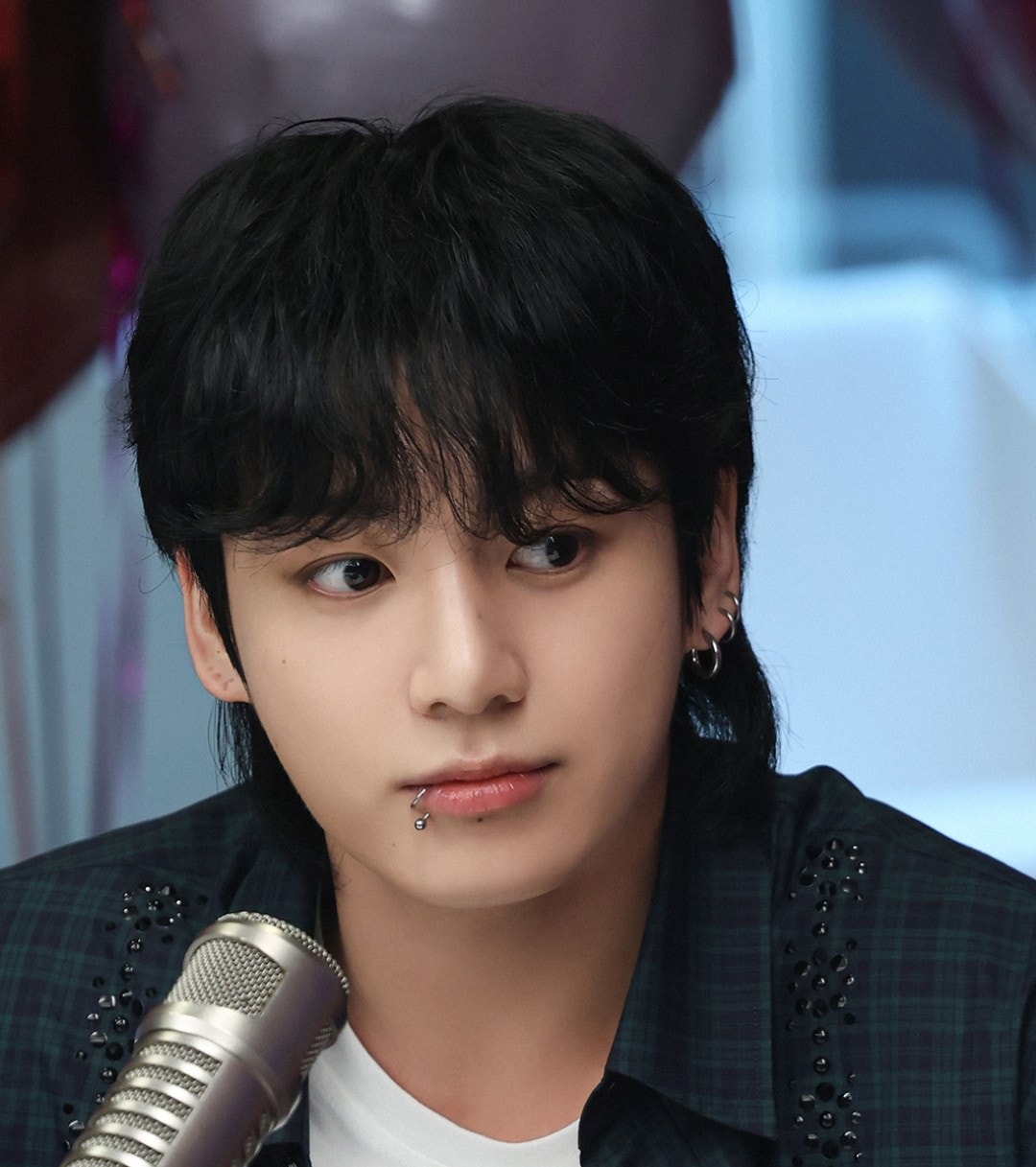BTS Community Post - グクおはよう☀ グクは今日は何をして過ごすのかな.*･ﾟ 大好きな人と楽しく笑顔で過ごすのかな☺️ ...