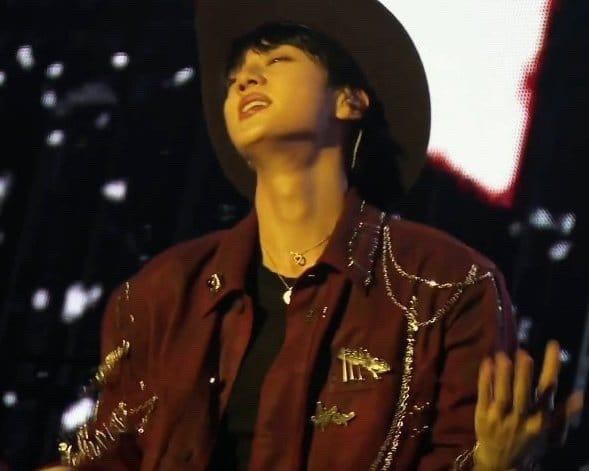 BTS Community Post - 💜💜🇲🇽🇲🇽Jin con 🤠ROPE IT.