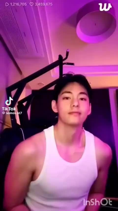 BTS Community Post - 😉 ️💋