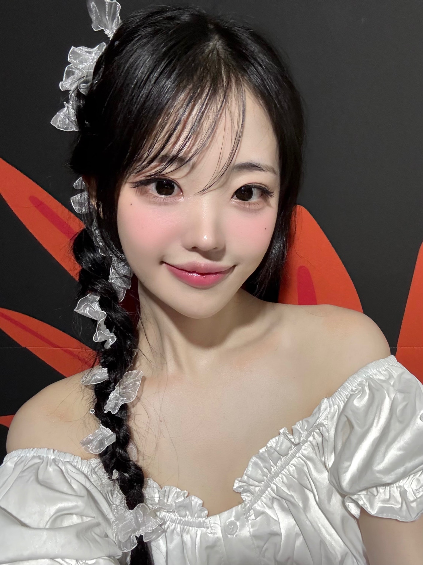 QWER Community Post - 꽁꽁 숨겨놨던 사진들 투척 바위게들이 보고싶은 밤이네요.. 혹시 나 보고싶을까봐😏 - Hina