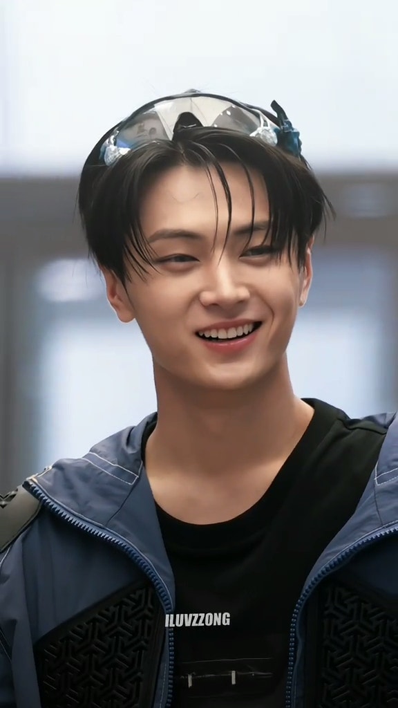 ENHYPEN Community Post - jay's smile really melts my heart 😖😫 oh my god ...