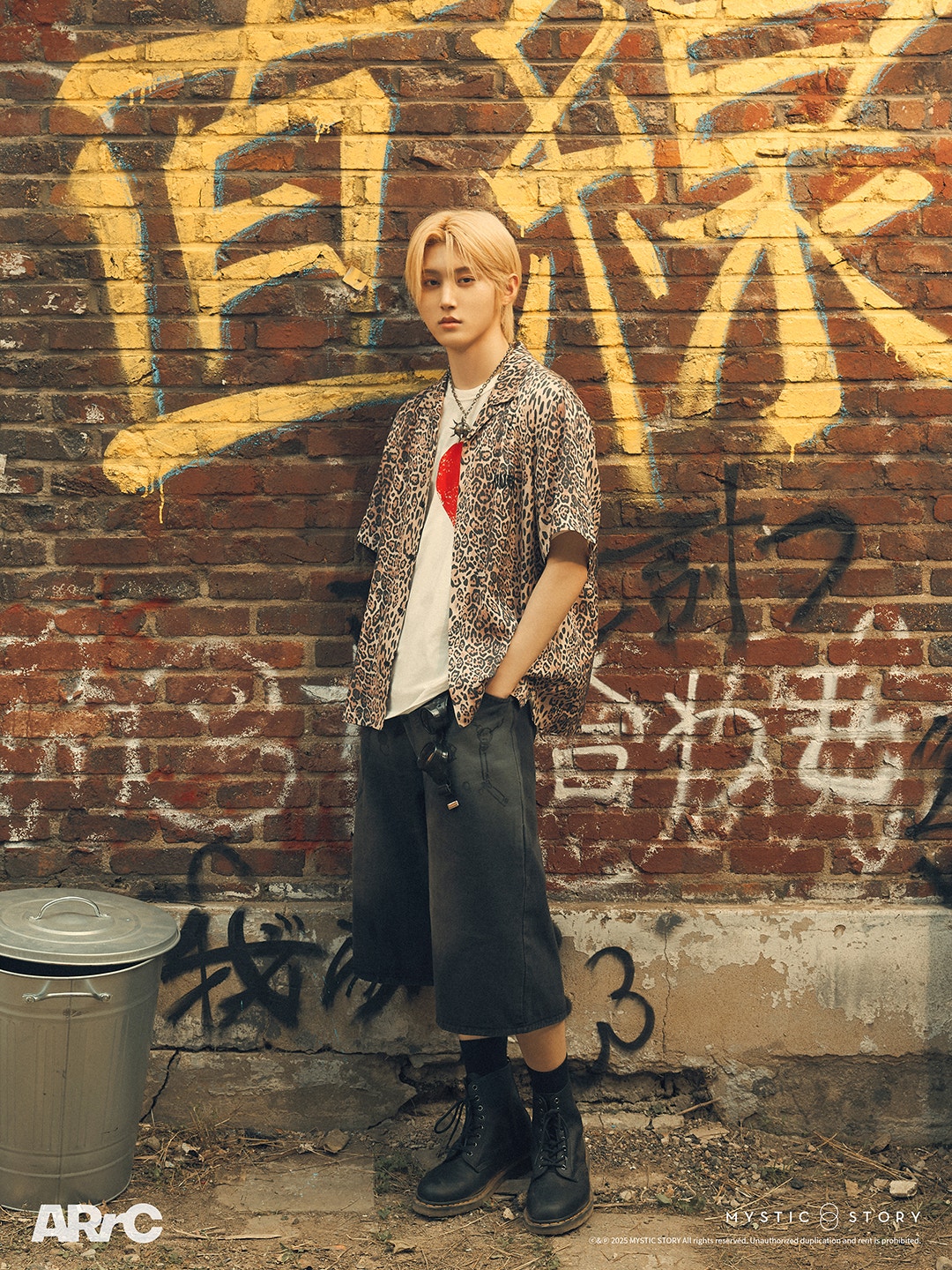 Weverse ARrC Image - ARrC (아크) [𝗛𝗢𝗣𝗘] Photo Drop #1 #RIOTO #리오토